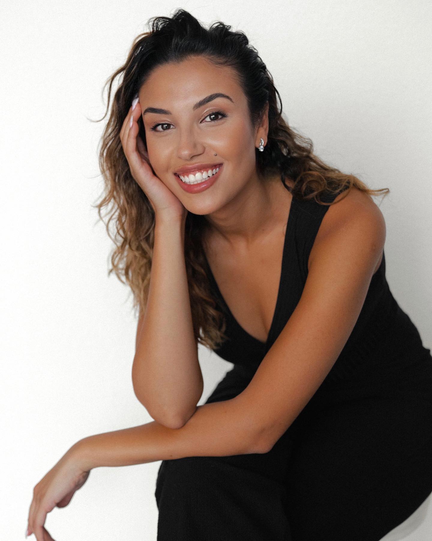 Dating Swiss Women. This guide contains tips on how to date a Swiss girl.